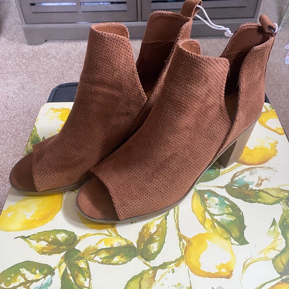 Universal Thread | Shoes | Universal Threads Pull On Open Toe Heeled ...